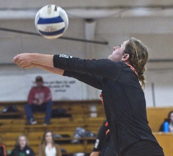 Volleyball roundup: Panthers win key OOL battle in five | La Grande ...