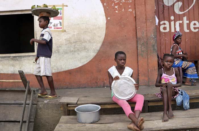 Hopes, doubts raised in Ebola vaccine test | La Grande Observer