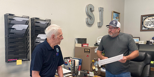 LG employer receives Patriot Award for his support of National Guard ...